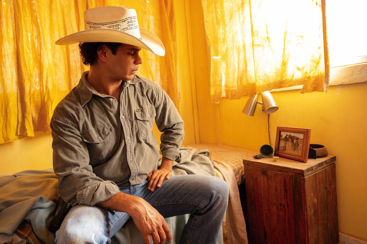 Mark Coles Smith as Jay Swan in Jack's house, episode 4 of Mystery Road: Origin | Bunya ...